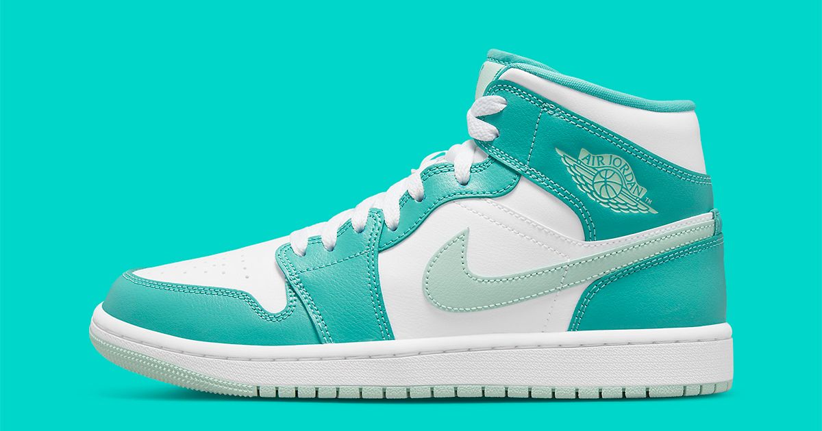 Official Images // Air Jordan 1 Mid “Marine Green” | House of Heat°