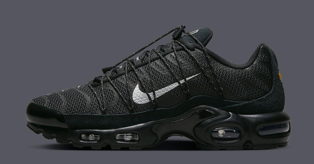Nike Tacks on Toggle Laces to this Triple Black Air Max Plus | House of ...