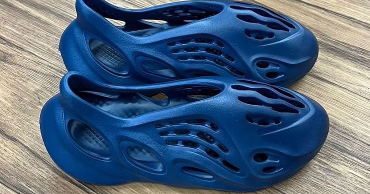 The YEEZY Foam Runner Surfaces in Brand-New Blue Hue | House of Heat°