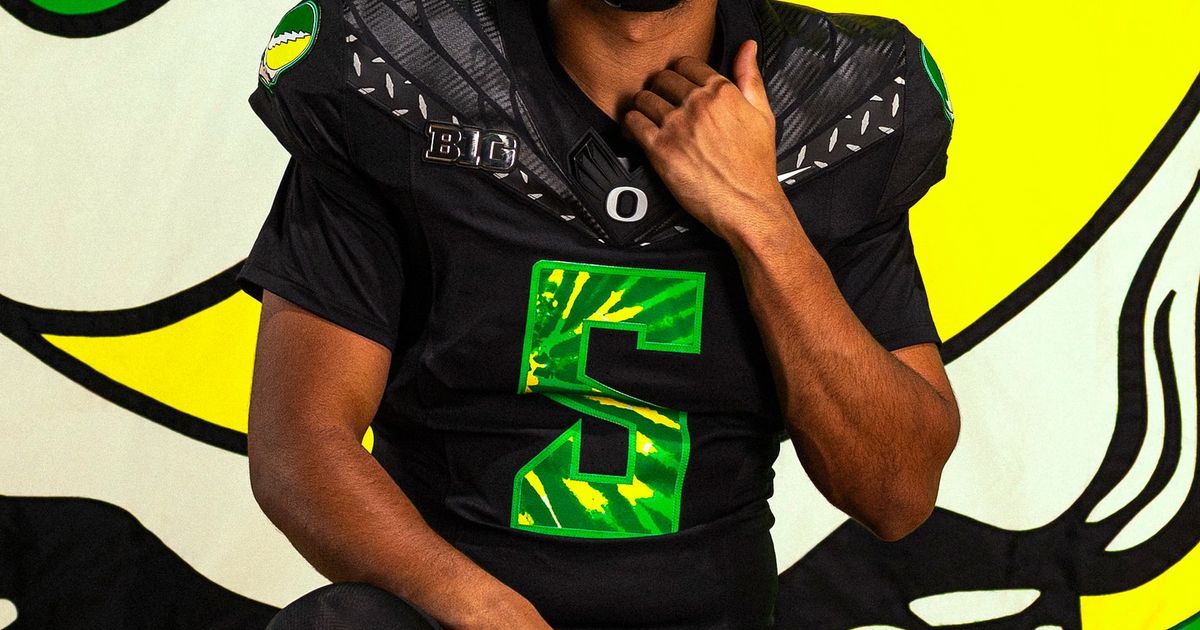 Oregon Ducks Unveil “Grateful Ducks” Uniforms Ahead of Next Week’s Game ...