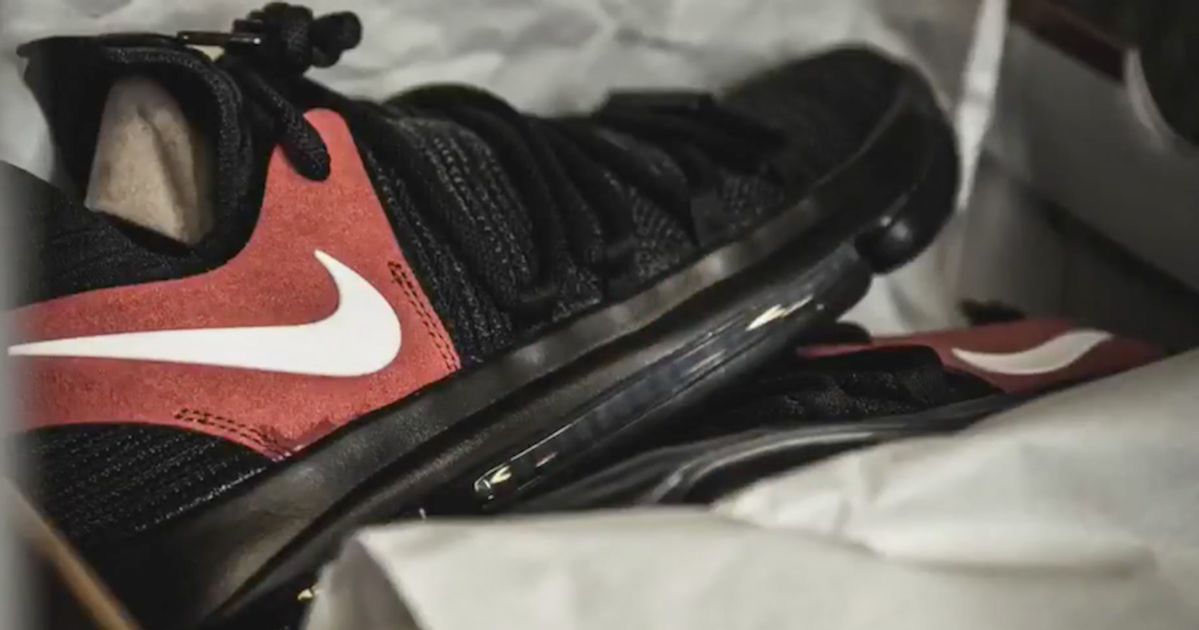 KD gifts the Longhorns football and basketball teams with exclusive PE ...