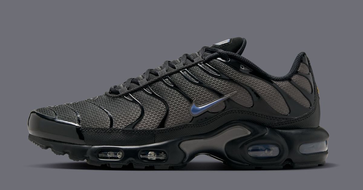 'Diffused Blue' Swooshes Break Up this Stealthy Nike Air Max Plus ...