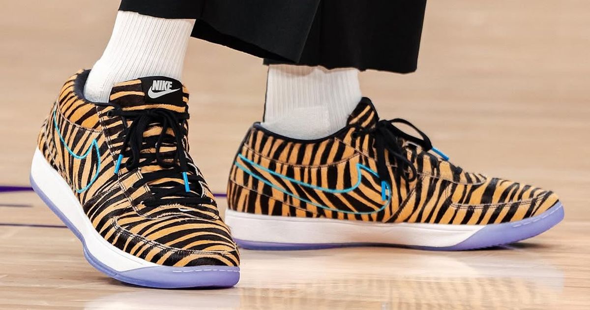Devin Booker Debuted Tiger Stripe-Covered Nike Book 1 'Son of Moss ...