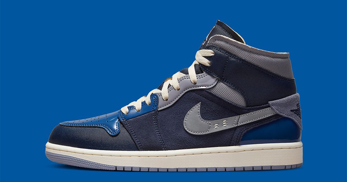 Official Images // Air Jordan 1 Mid “Inside Out” (Navy) | House of Heat°
