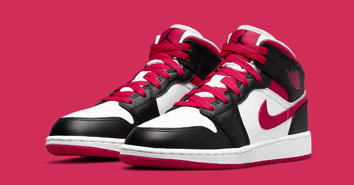 Official Images // Air Jordan 1 Mid GS “Very Berry” | House of Heat°