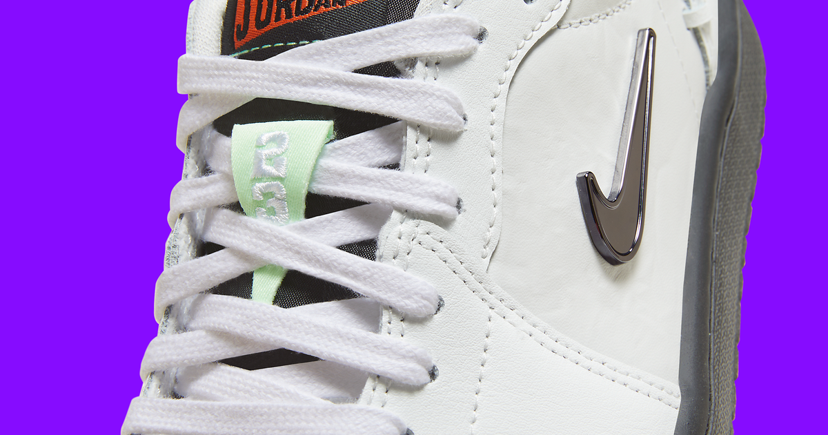 The "Black Cat" Jordan Logo Appears On The Air Jordan 1 Low OG “Method ...
