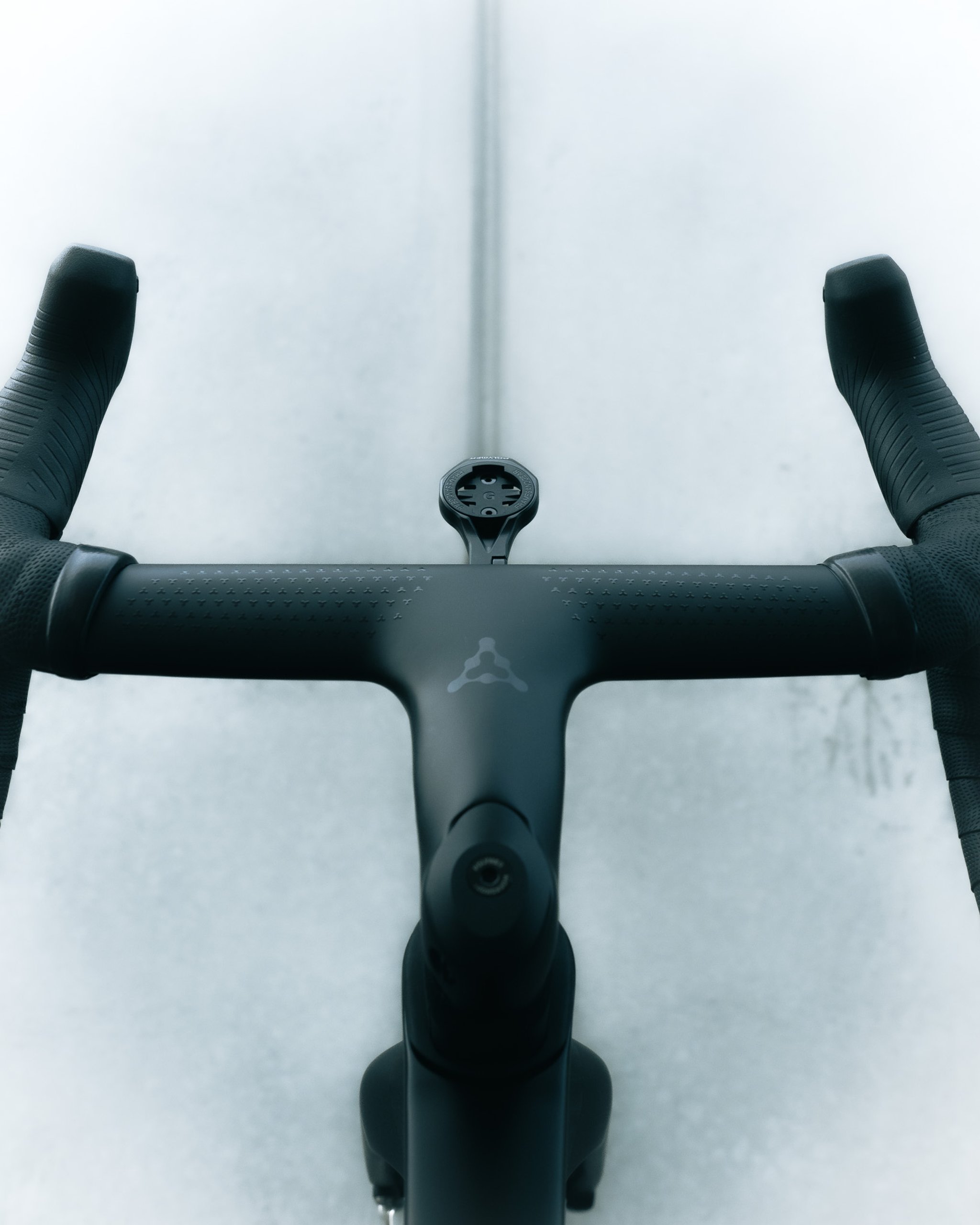 Sculpture Handlebar – Integrated Aero Carbon Handlebar