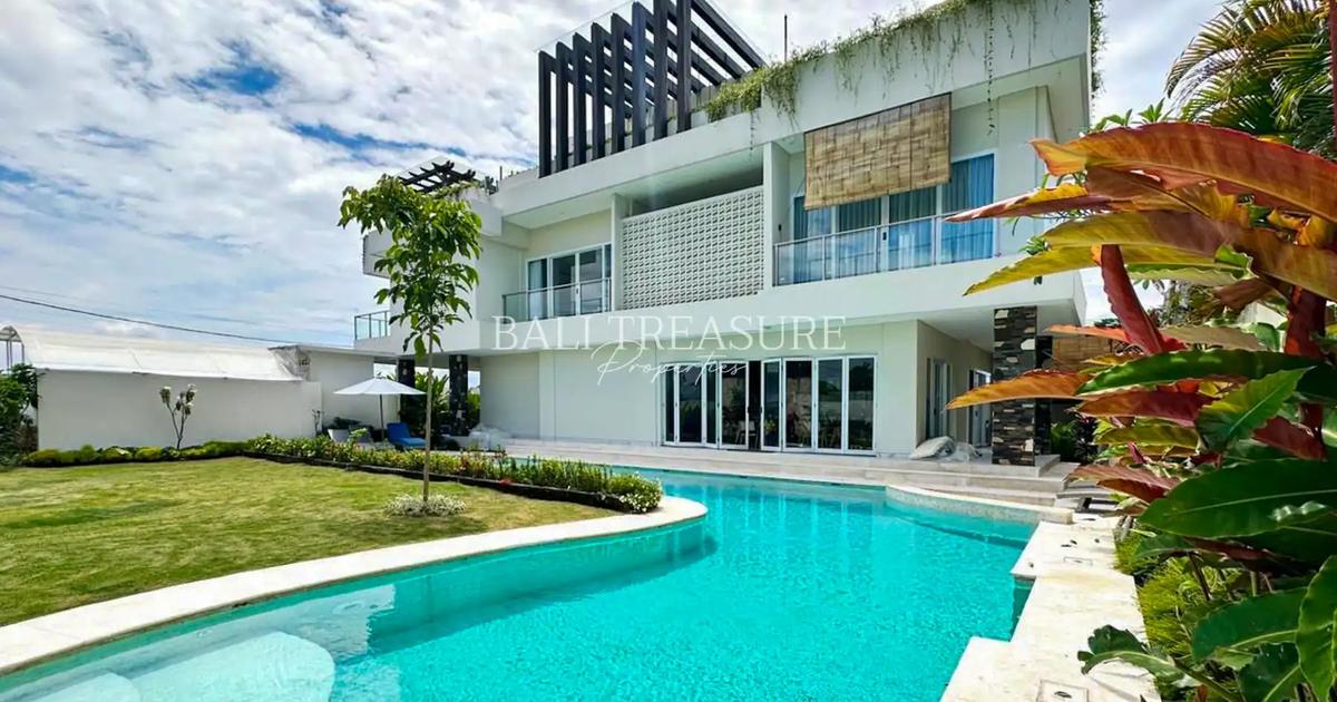 Expansive Villa with Ocean, Mountain & Rice Field Views in Cemagi ...