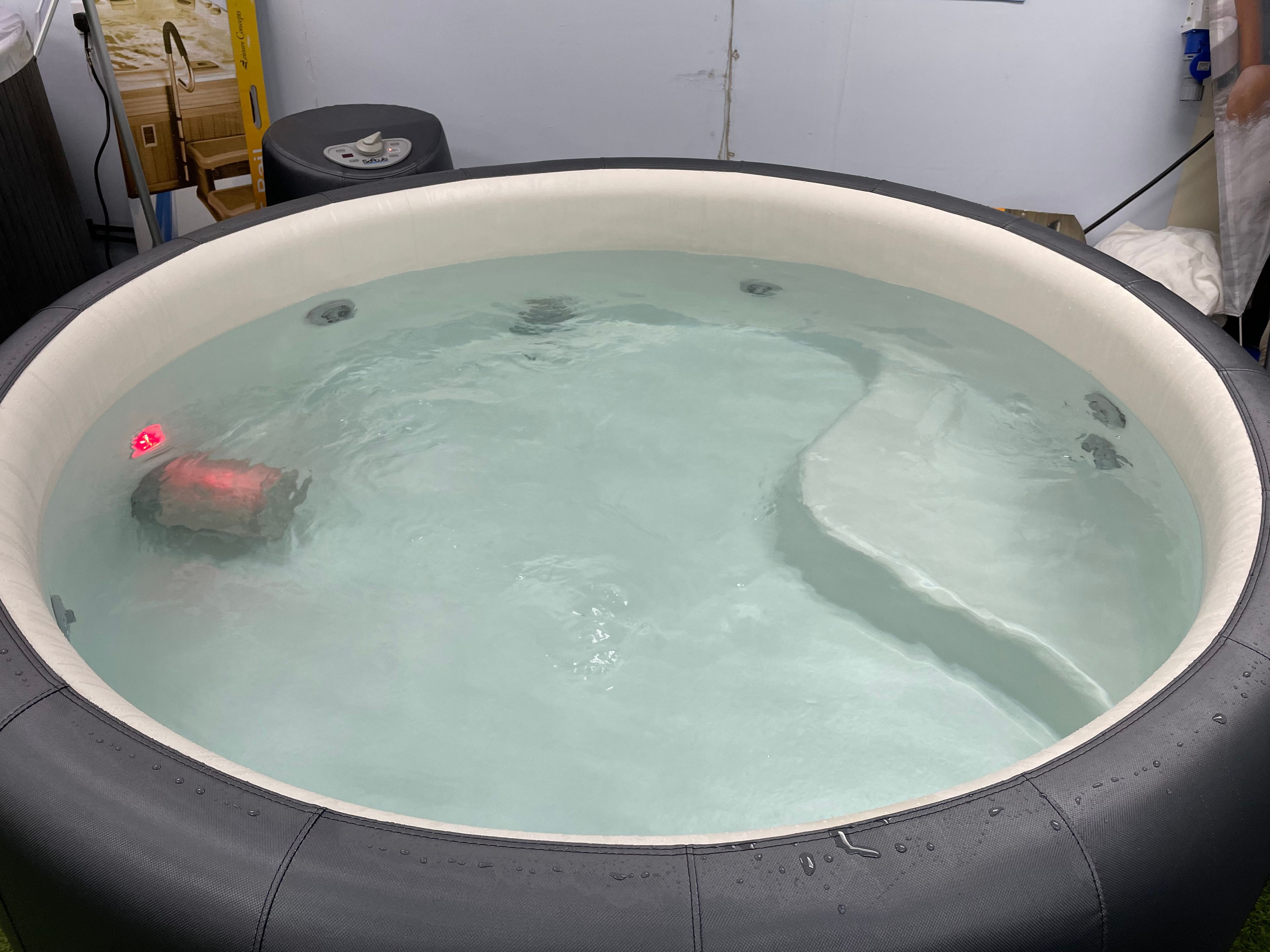 Refurbished Softub Range Our refurbished Softub's have the same high ...
