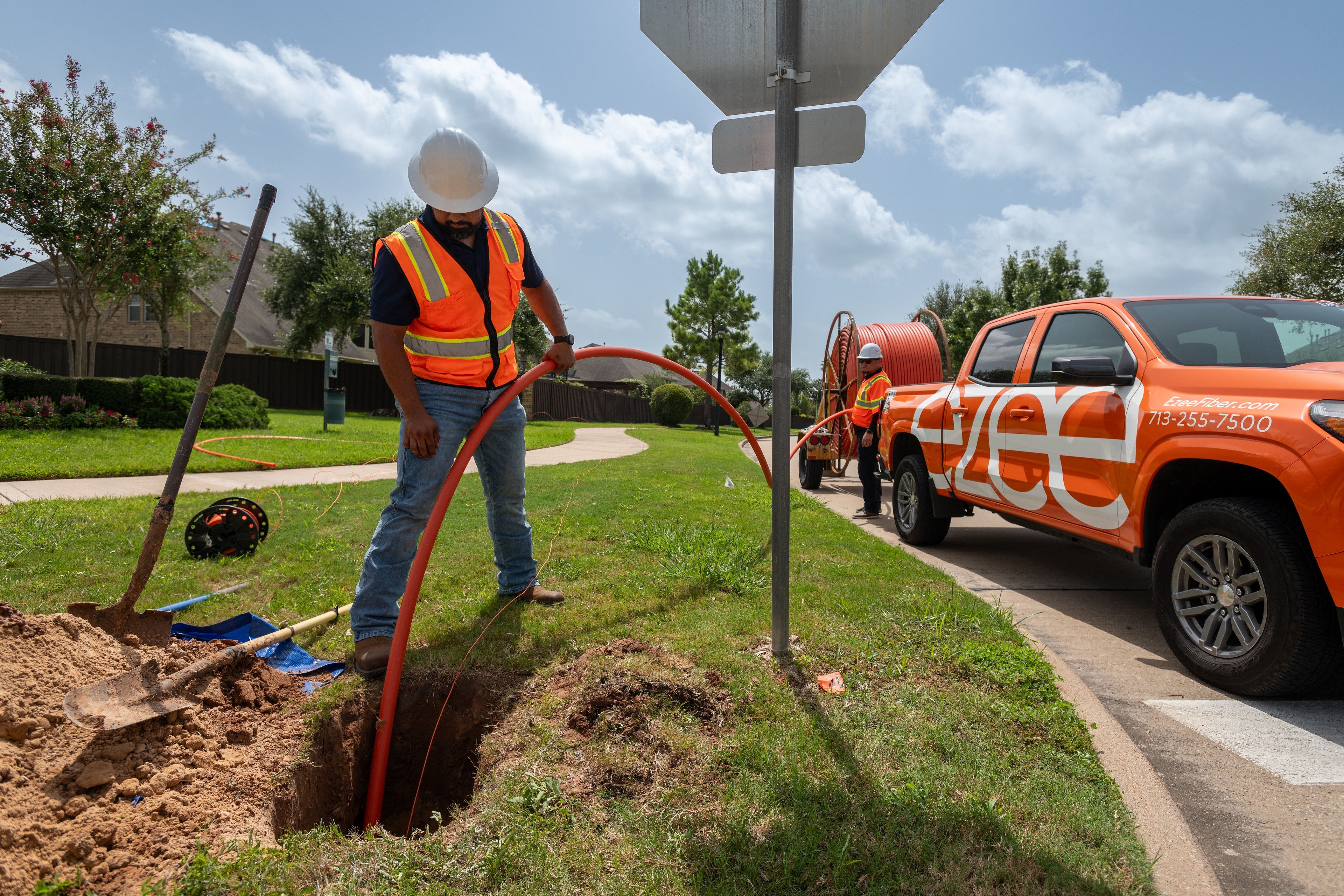 How Fiber Internet Actually Gets Installed | How Does Fiber Internet ...