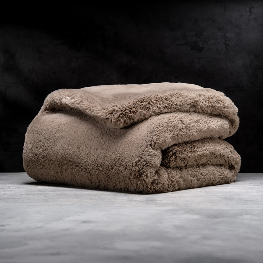 Incredibly soft & luxurious | Faux Fur Blanket | LUXOME