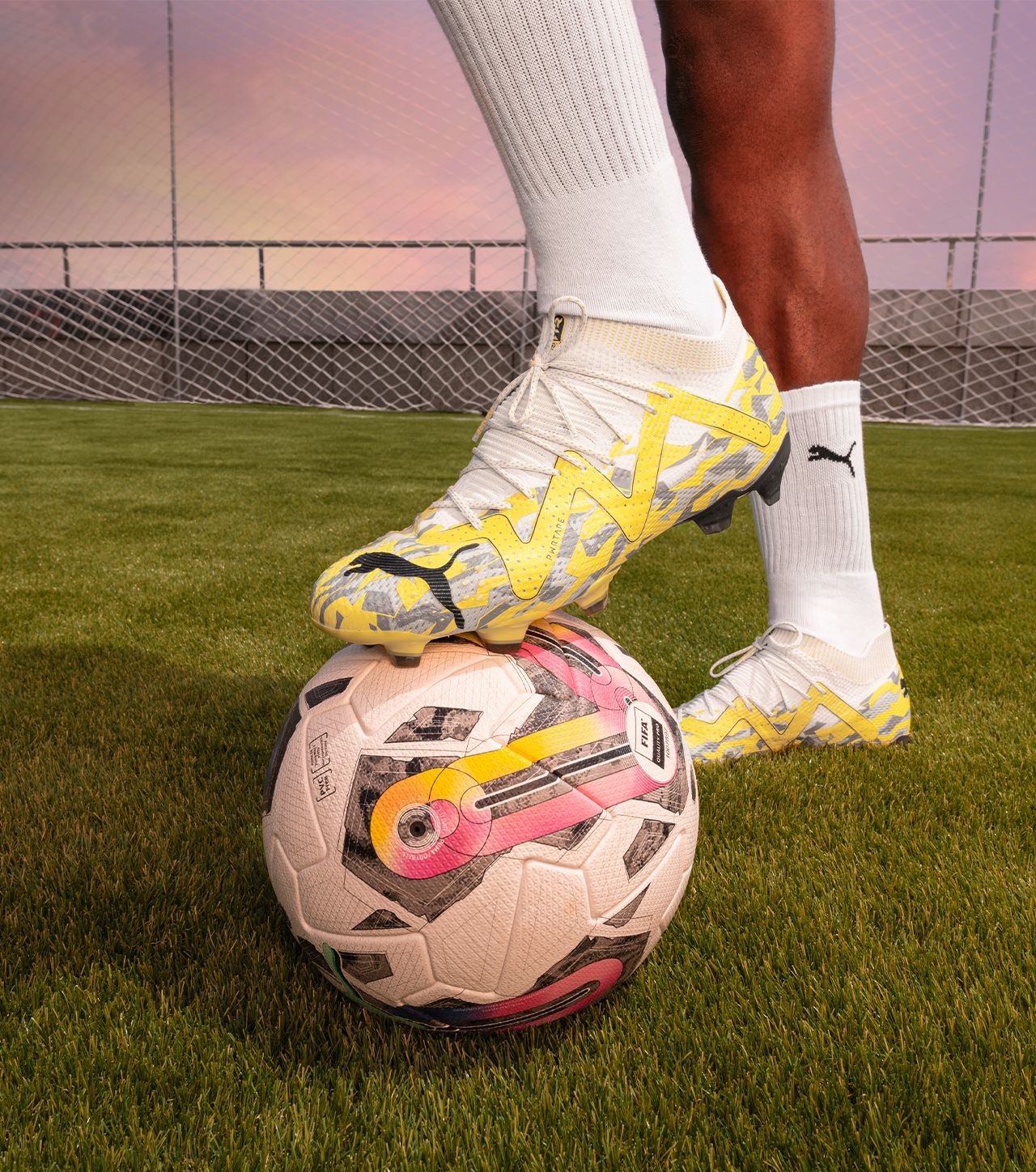 Shin Pads, Gloves & Balls | Football Accessories | PUMA