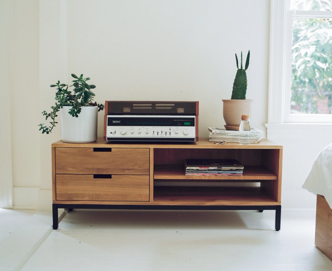 Case Console | Akron Street
