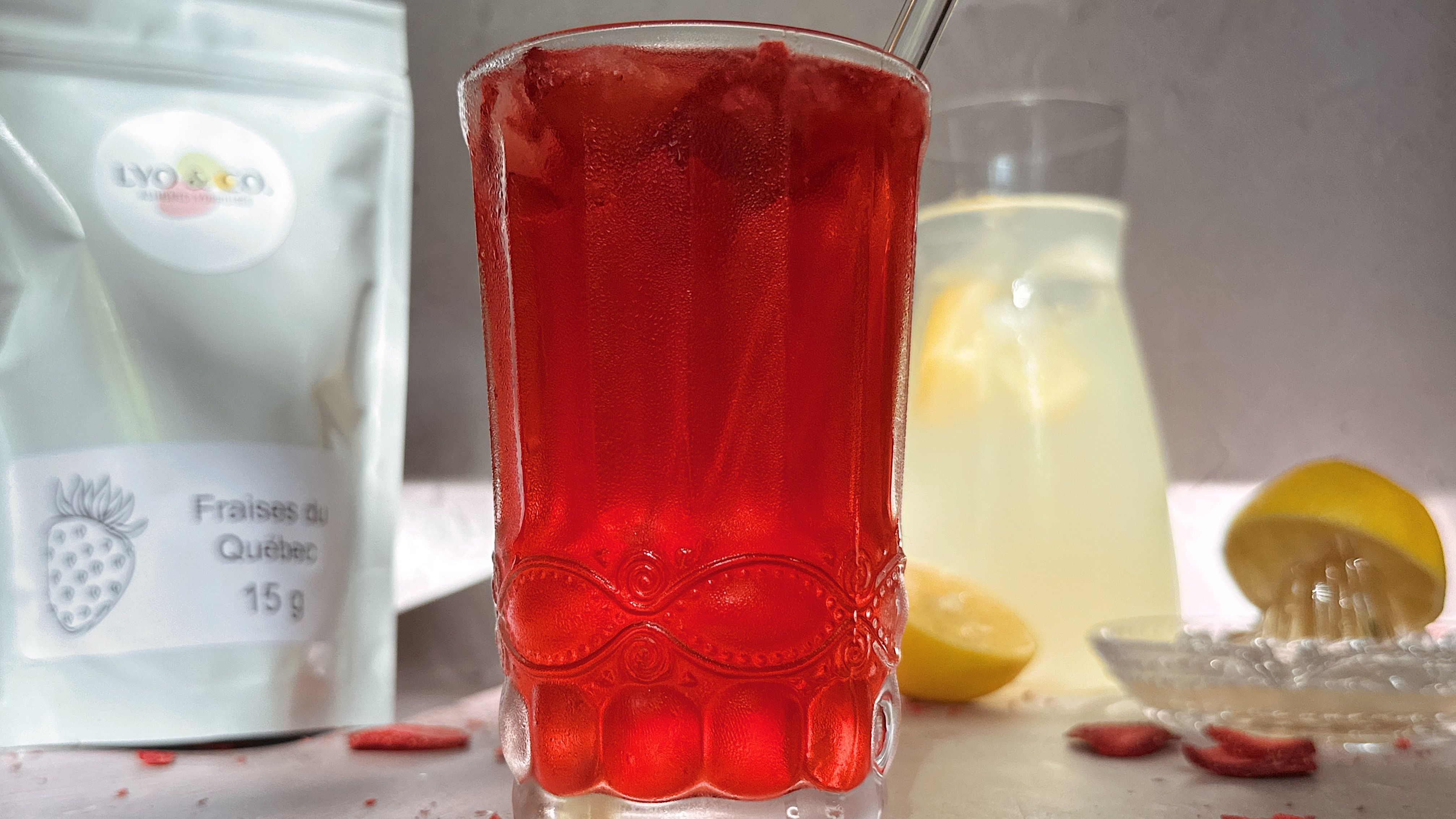 Boisson rafraîchissante fraise, açaï et limonade | Recettes de cafés ...