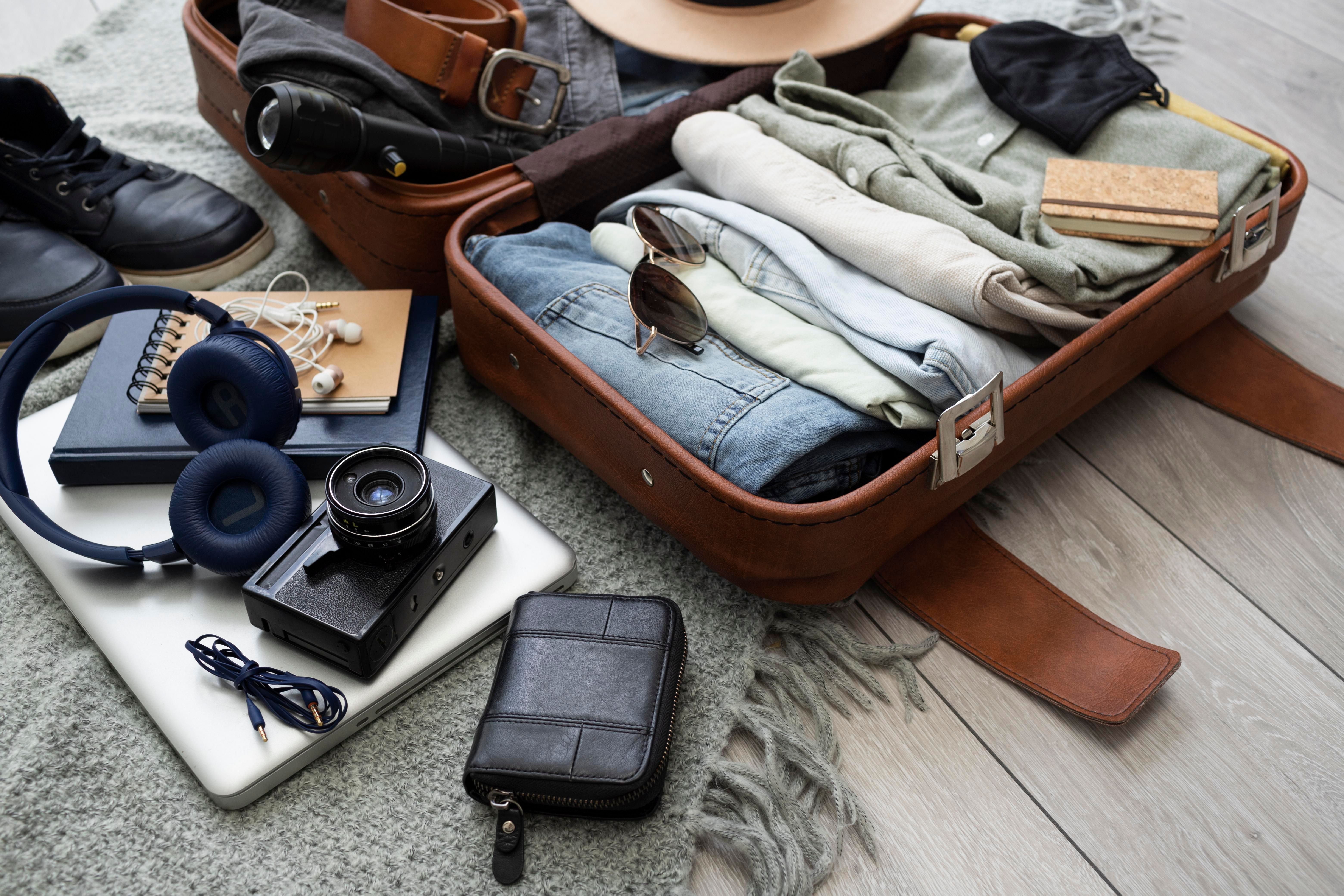 The Ultimate Packing List for a Week-long Trip (7 Key Items) | KnowRoaming