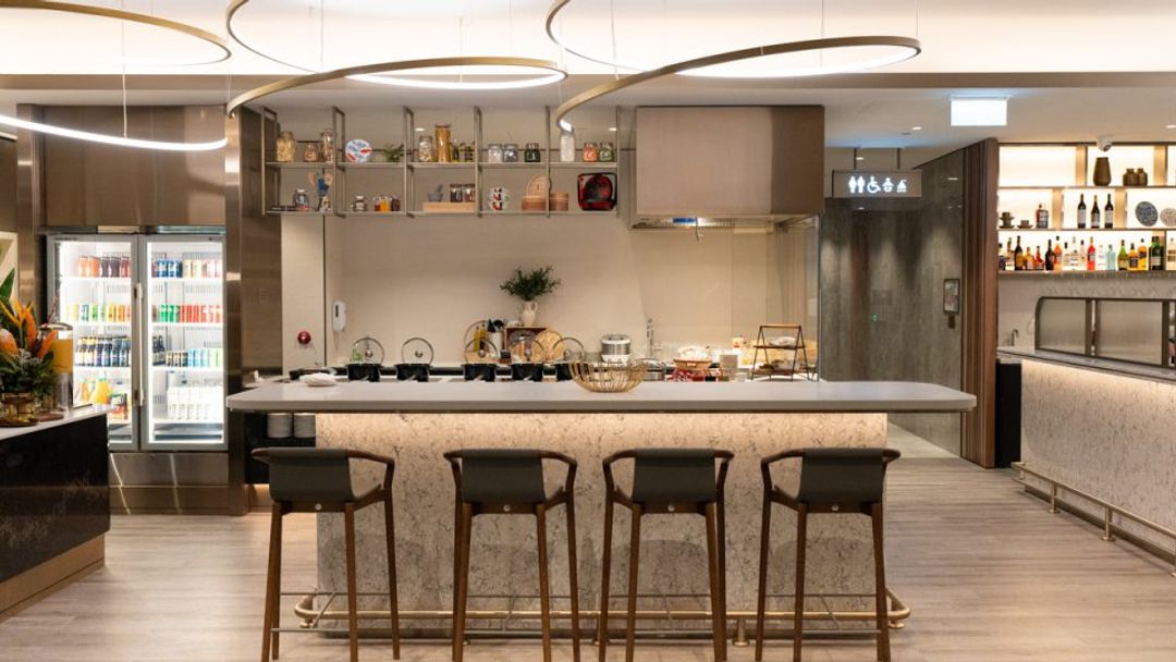 Singapore Airlines SilverKris Lounge Perth Review | Flight Hacks