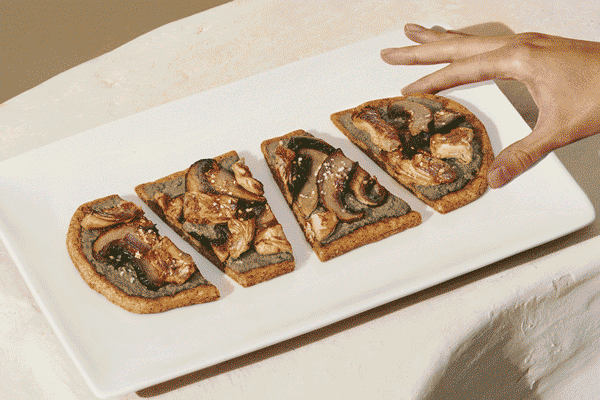 Why and How to Insert a GIF into an Email | Delivra