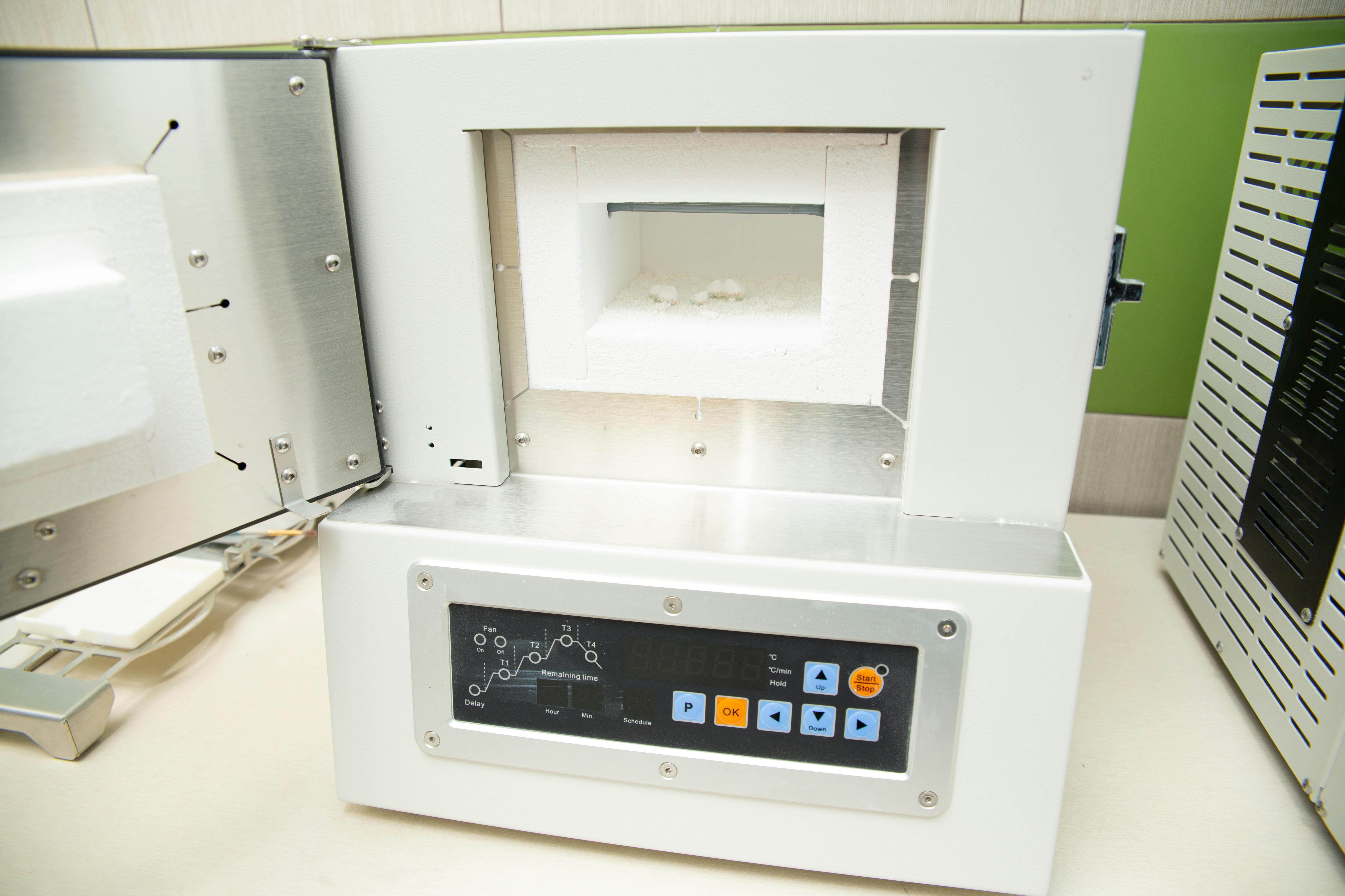 How to use and maintain a dental laboratory furnace?