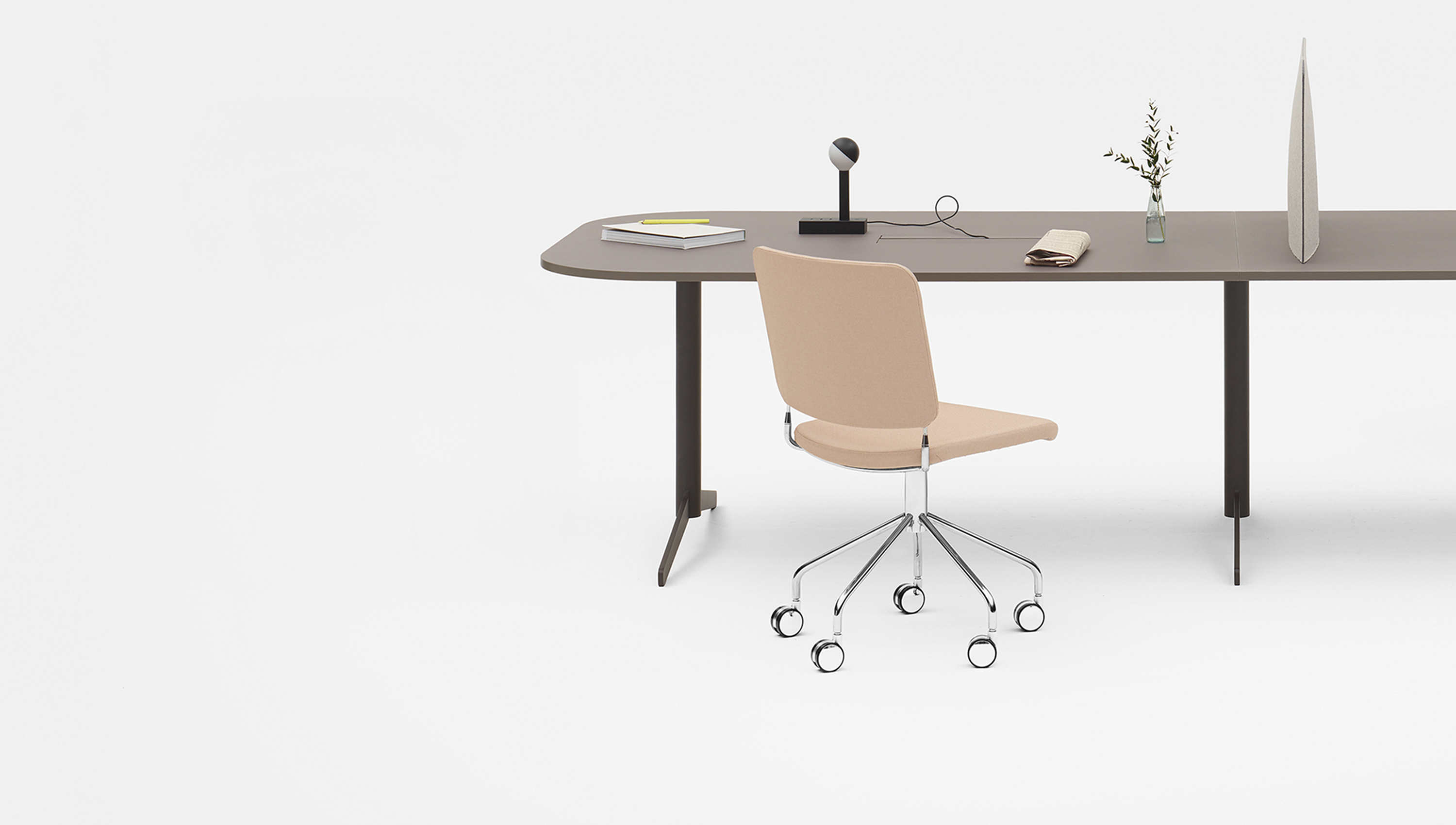 Feather Swivel Chair – Edsbyn