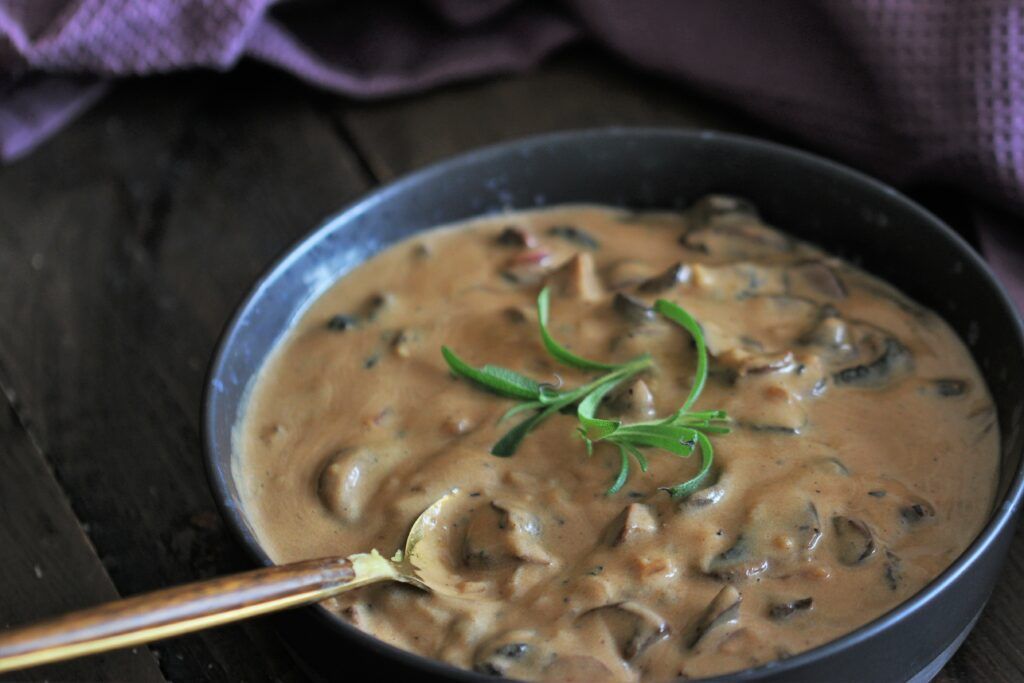 Kremet soppsaus oppskrift — MATpaaMiNUTTER