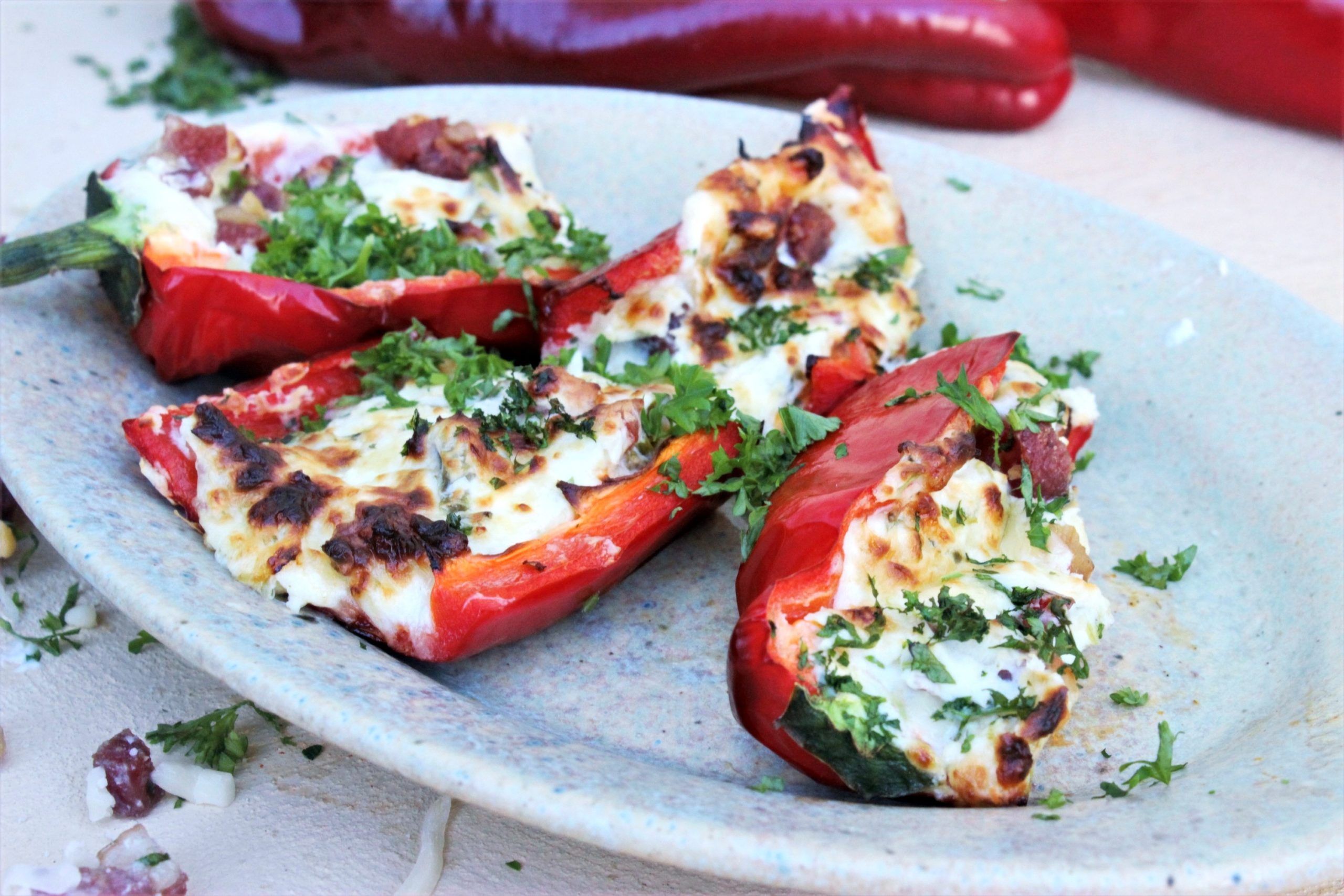 Ostefylt paprika med bacon — MATpaaMiNUTTER