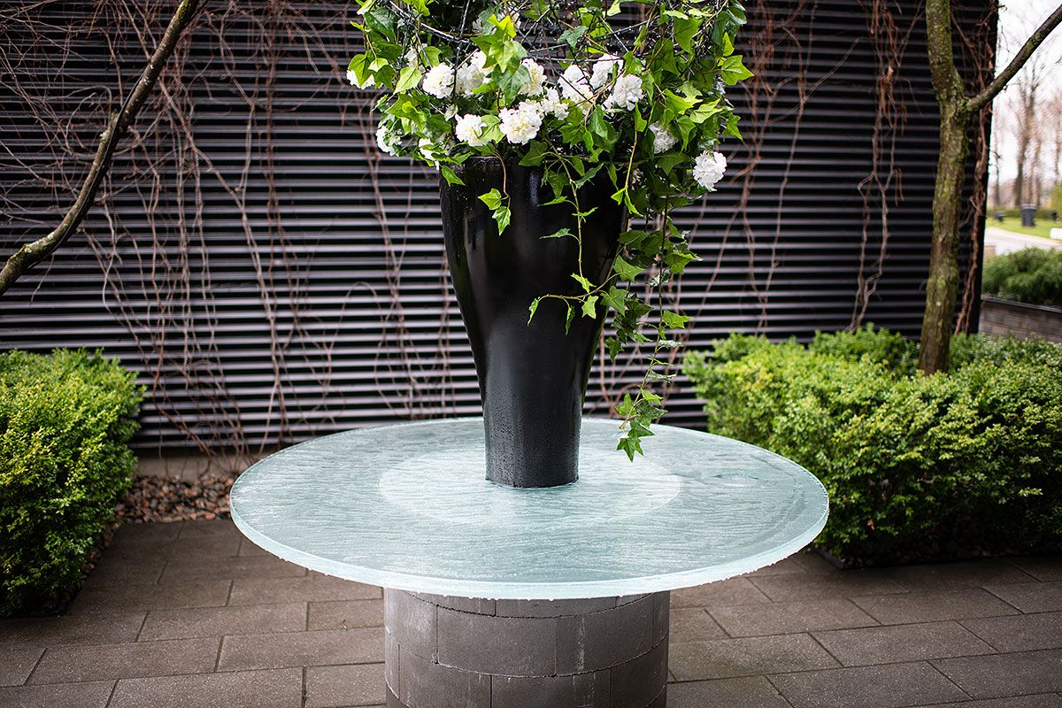 Outdoor glass tables - Thibodeau | ThinkGlass