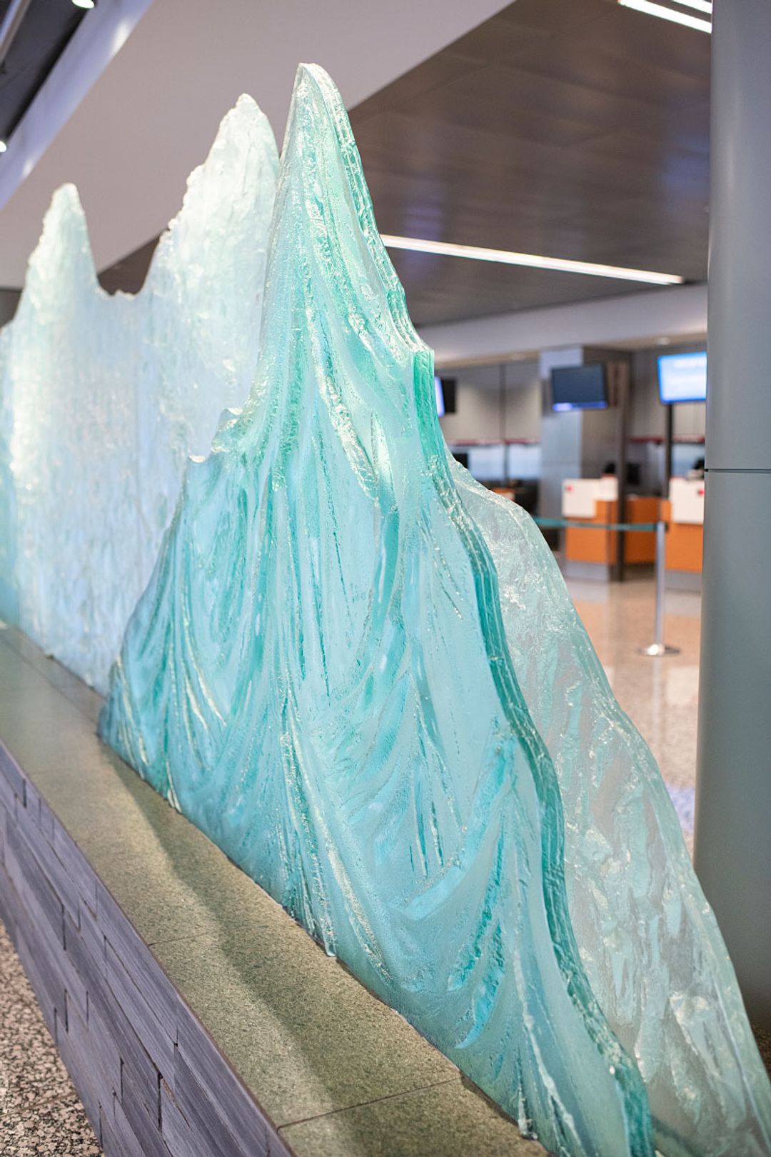 Glacial glass mural - Calgary Airport | ThinkGlass