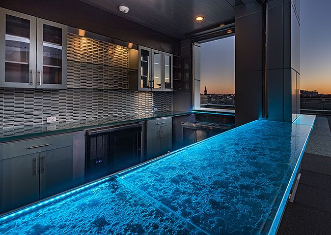 Outdoor glass bar - Benson Tower L.A. | ThinkGlass
