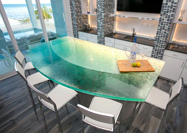 Glass bar countertop - Sun Serenity residence | ThinkGlass