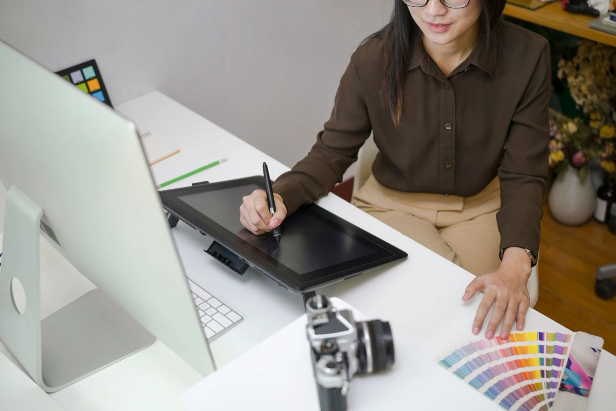 What Is an Interaction Designer? Role, Skills, and Responsibilities ...