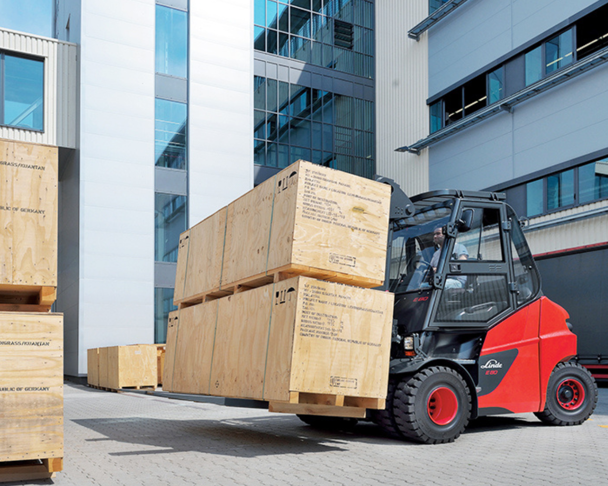 Forklift Lift Capacity – Safe Lift Weight Guide | Linde