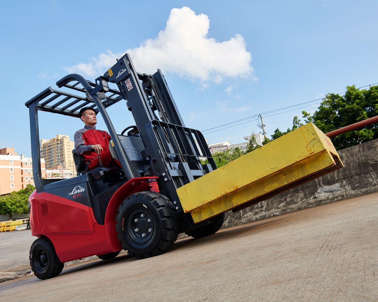 What Is a Forklift Load Backrest? | Linde MH Australia