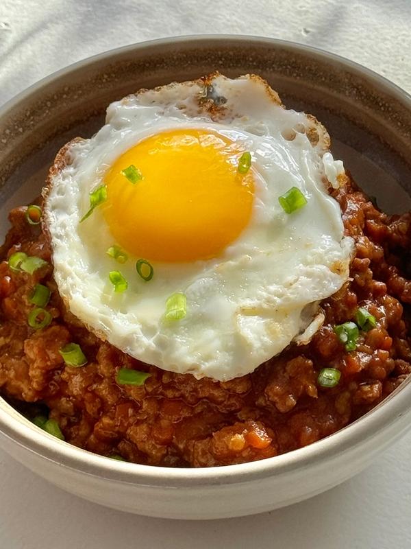 Cantonese Style Minced Beef Over Rice 窩蛋免治牛肉飯 • chungeats