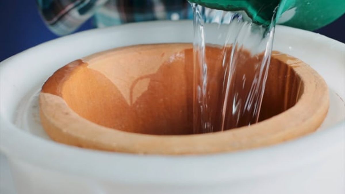 Ceramic Pot Filter | WASH Resources