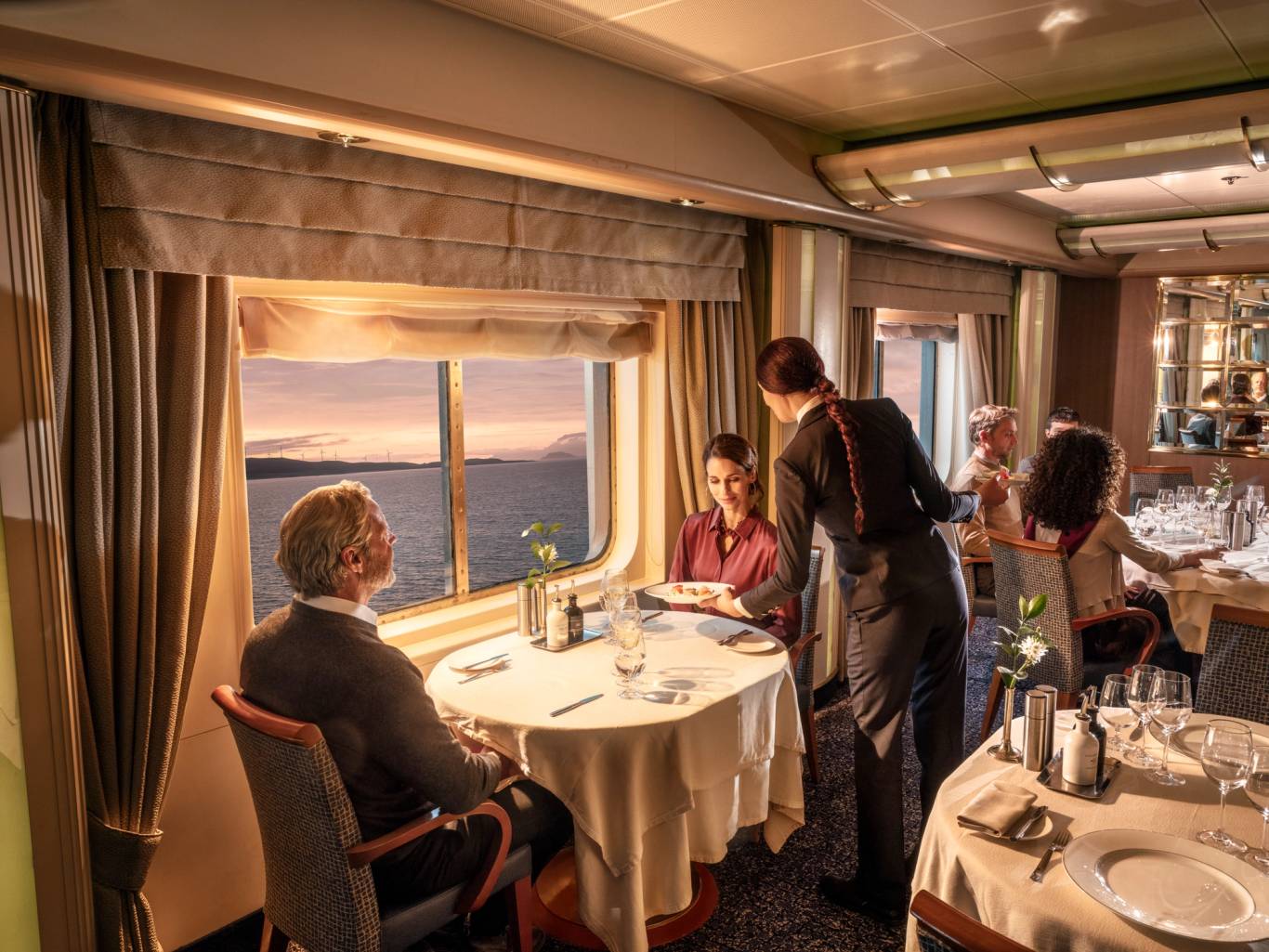 Gentlemen Hosts | Silversea