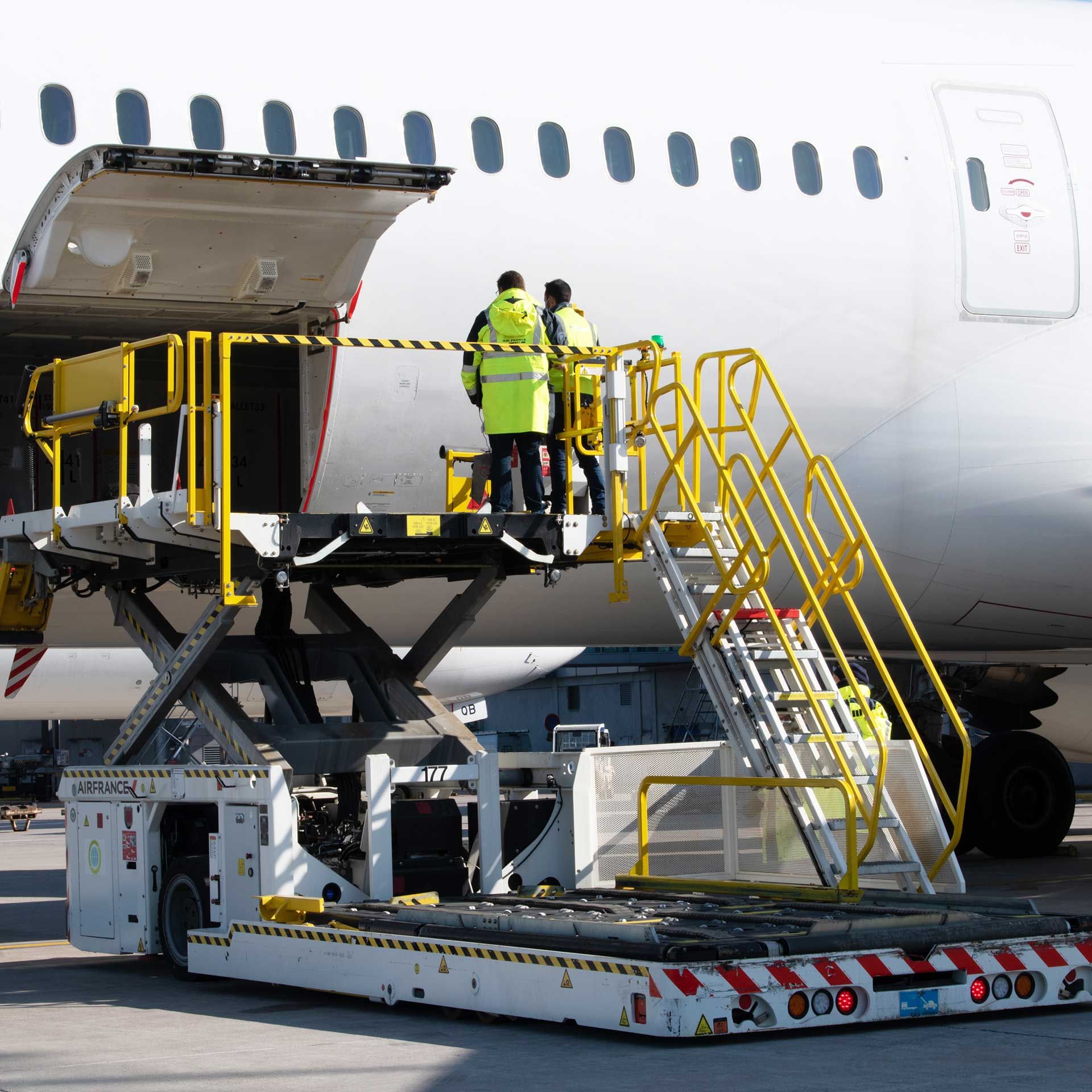 ASD+ – Automated docking system for airport equipment | Semcon