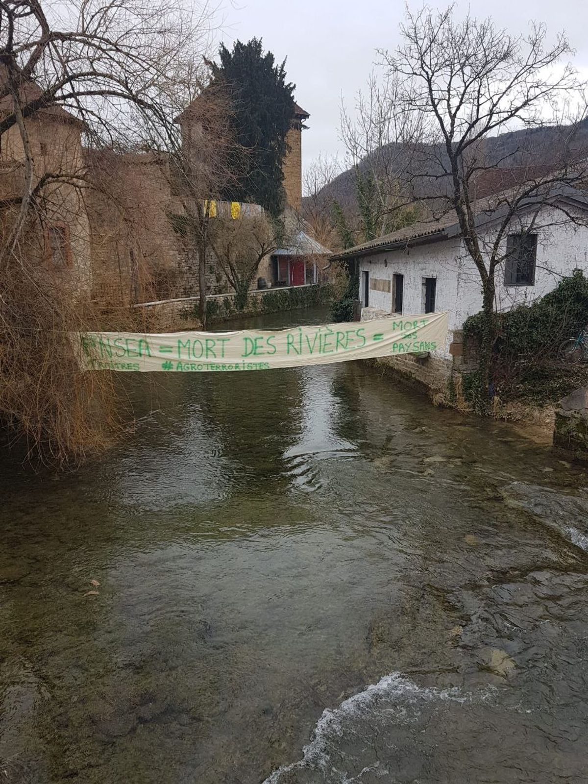 La banderole | Trente Neuf Degrés
