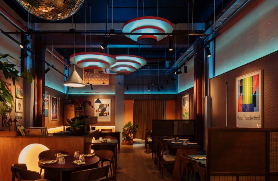 Offtrack, Restaurant in Singapore