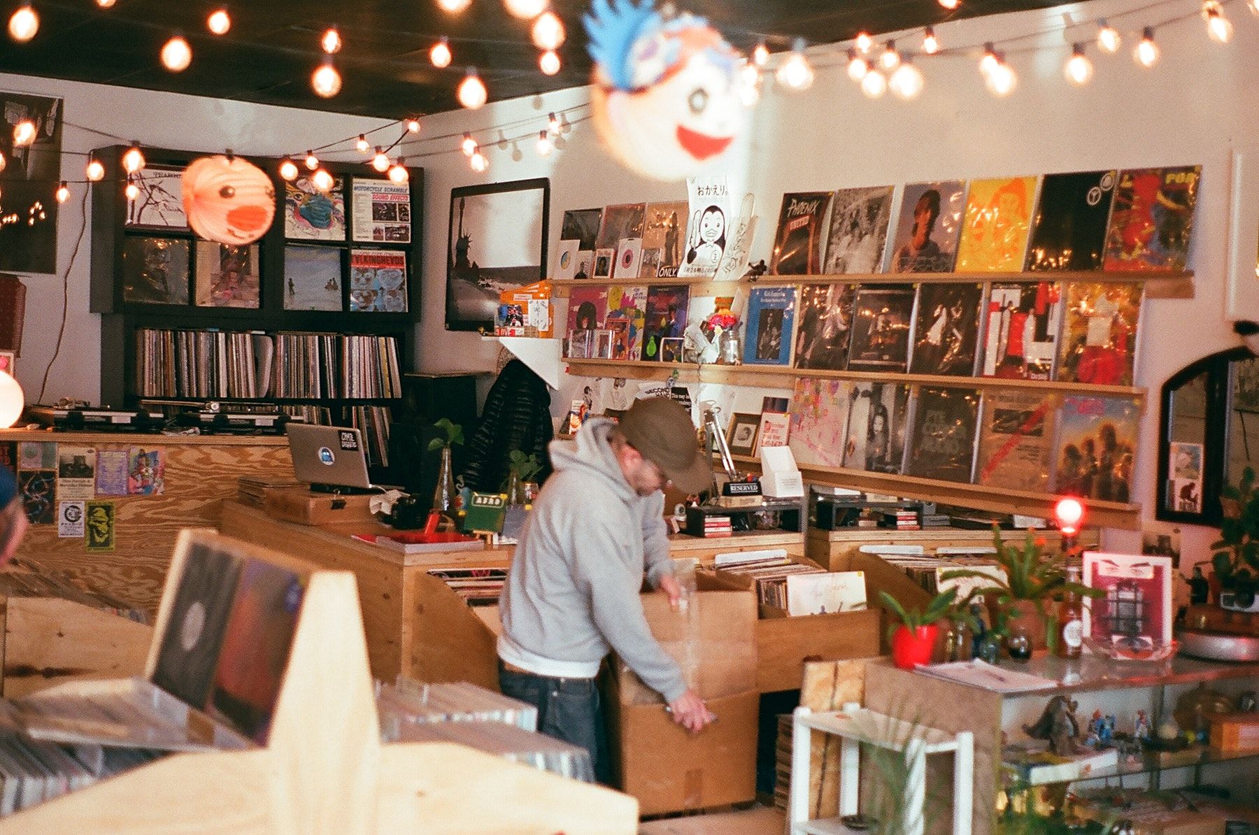 Second Hand Records on Trippin