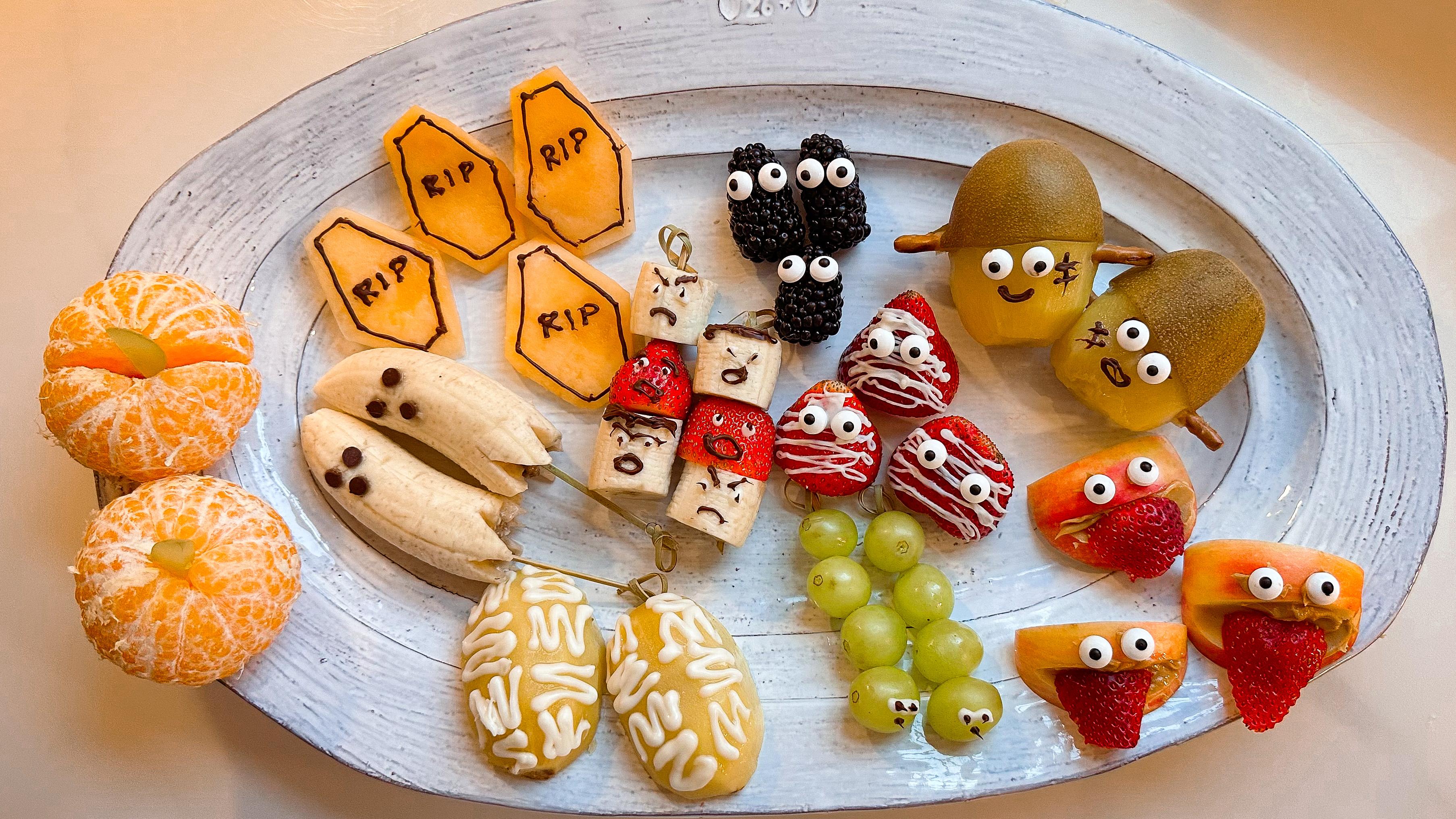 10 Edible Halloween Crafts to Make with Fruit