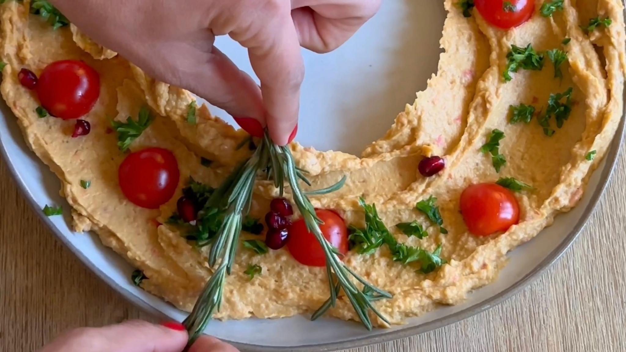 Holiday Hummus Wreath
