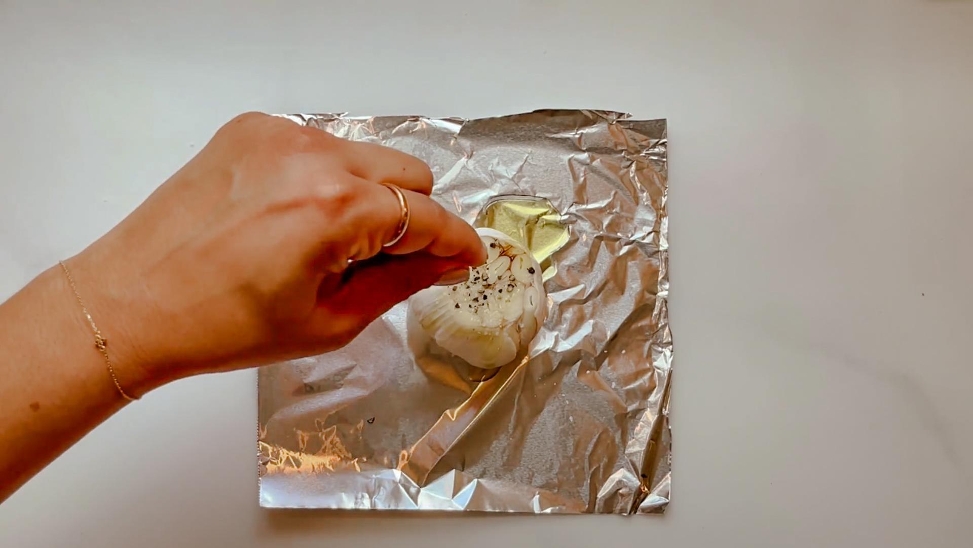 Roasted Garlic, Pepper and Tomato Tortellini Soup