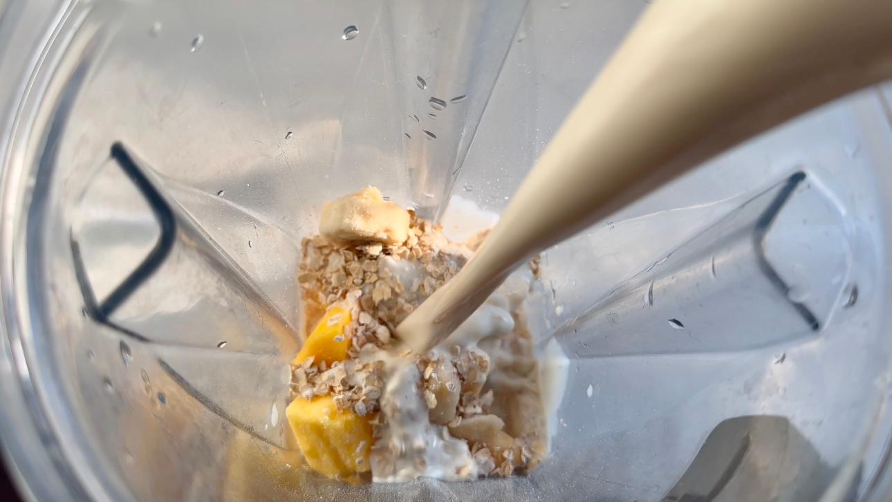 Mango Oat Smoothie