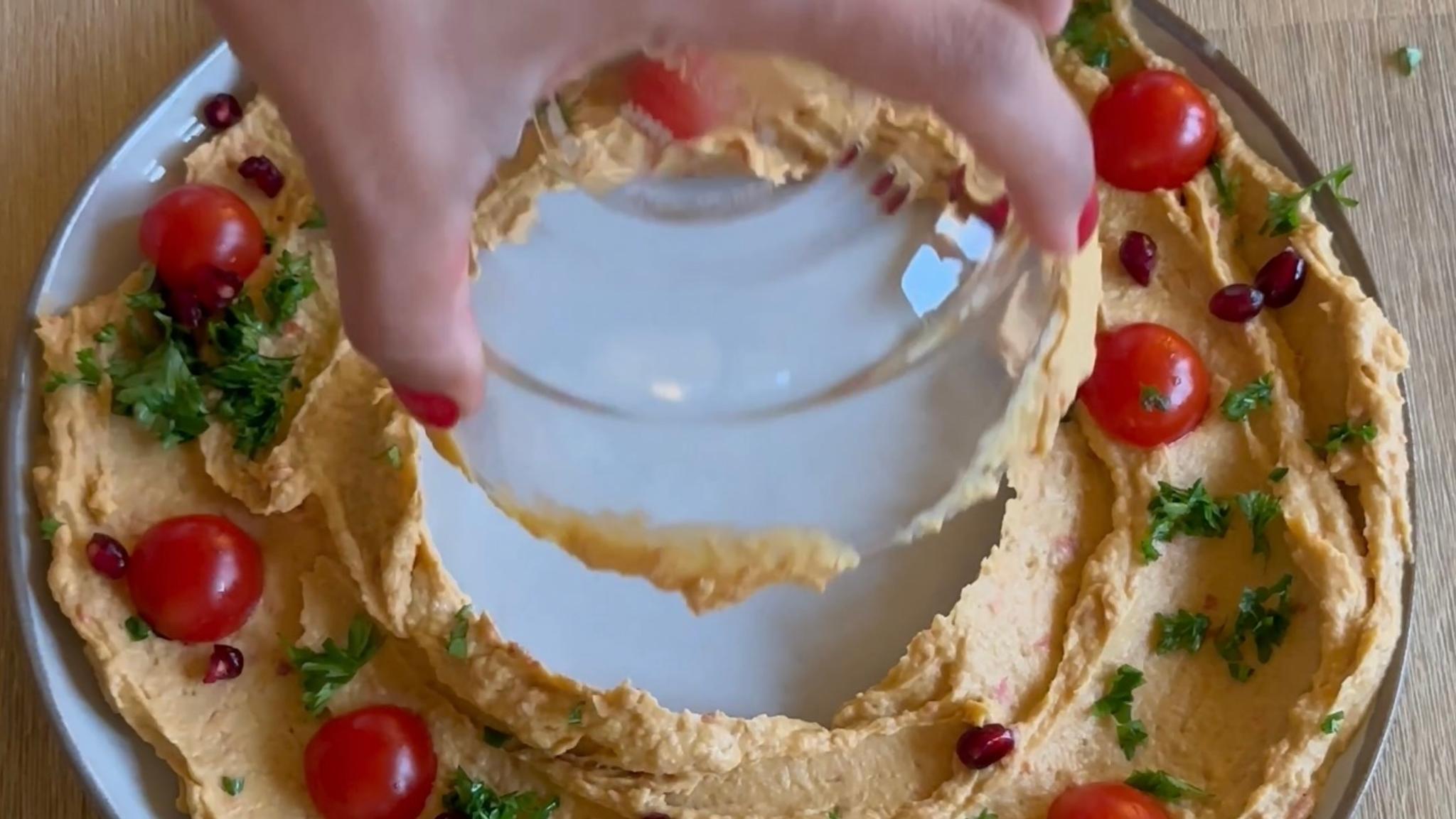 Holiday Hummus Wreath