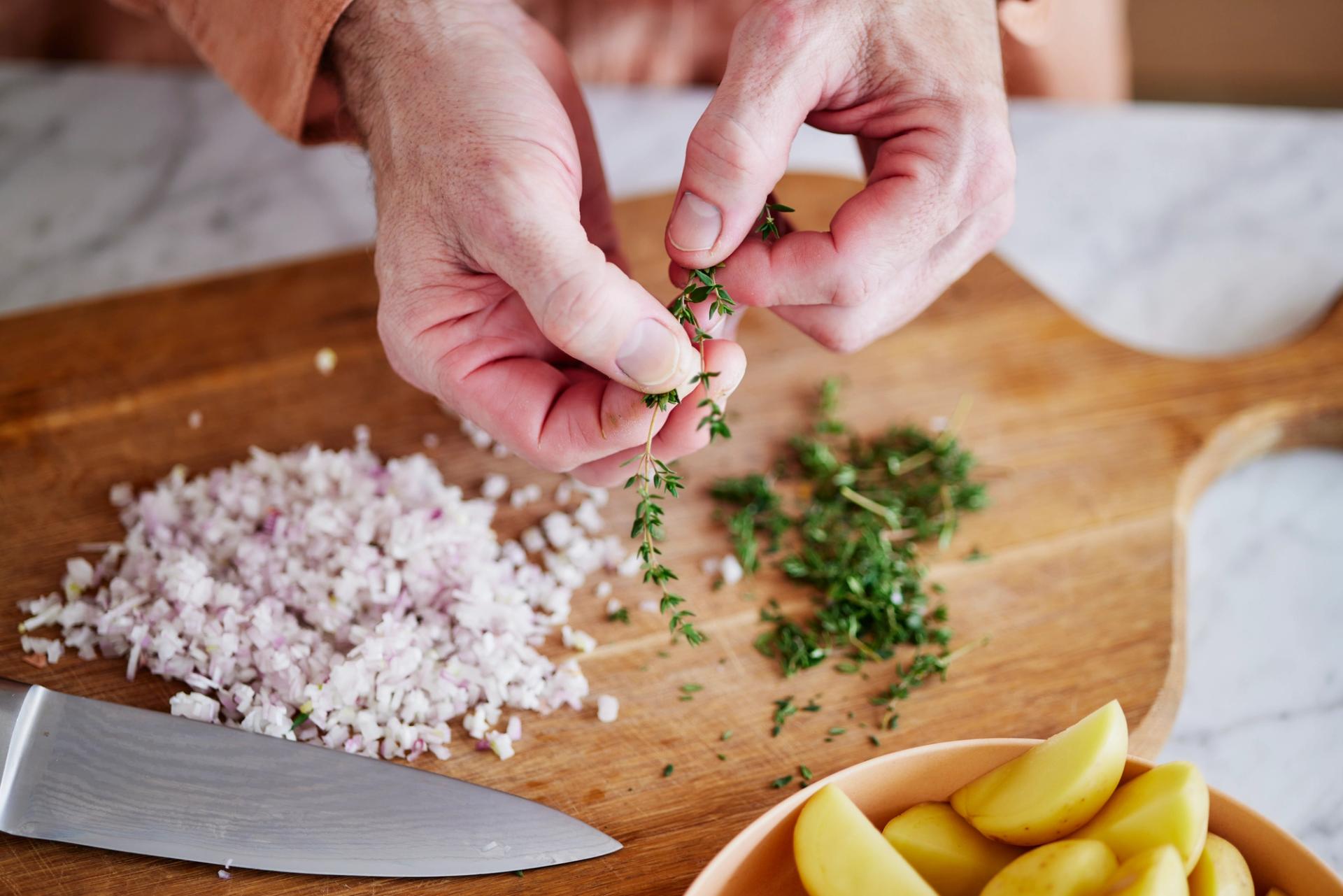 Fast Pork Chops with Mustard and Black Pepper Sauce