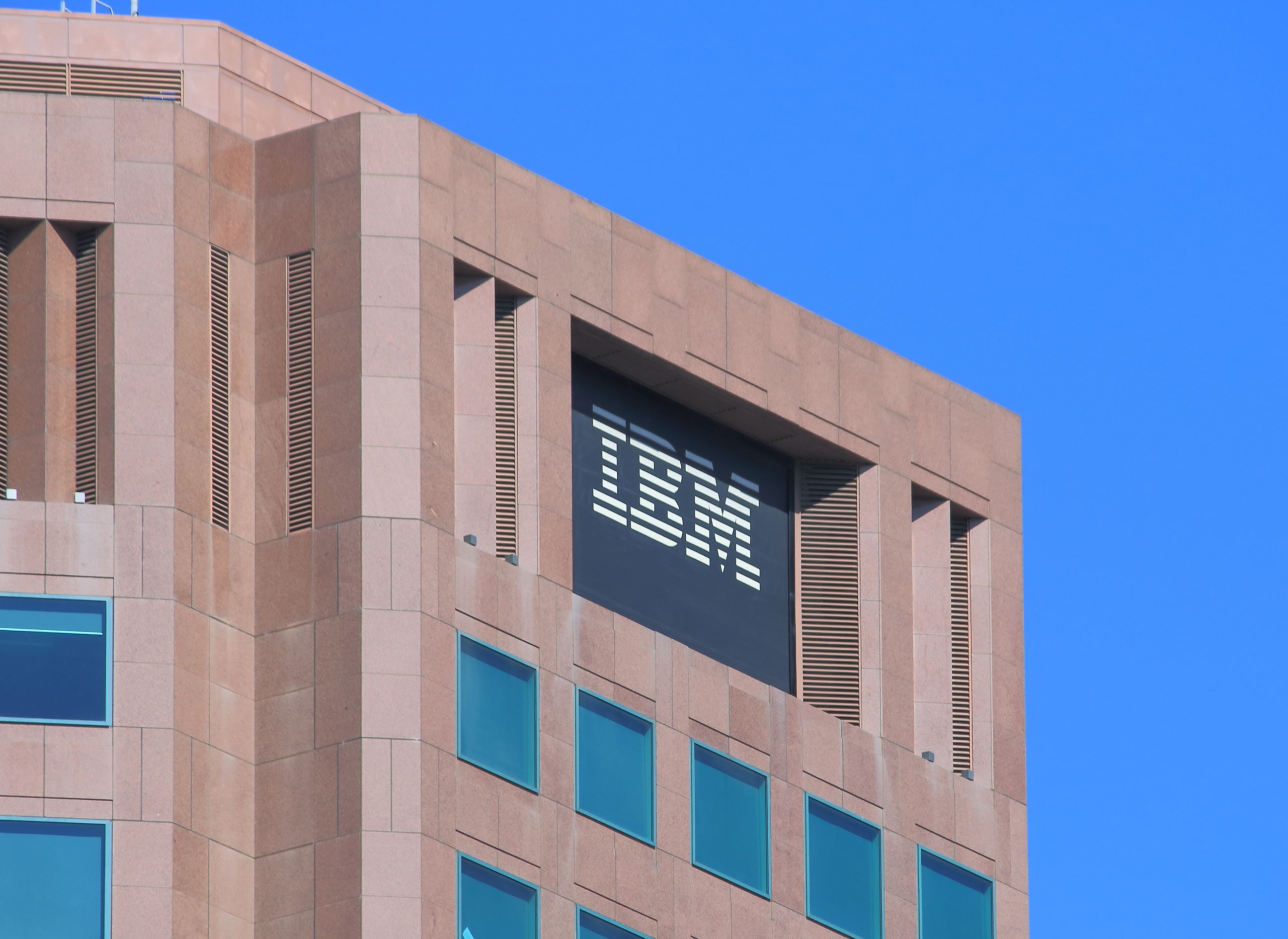 IBM développe un nouveau système de contrats intelligents basé sur la ...