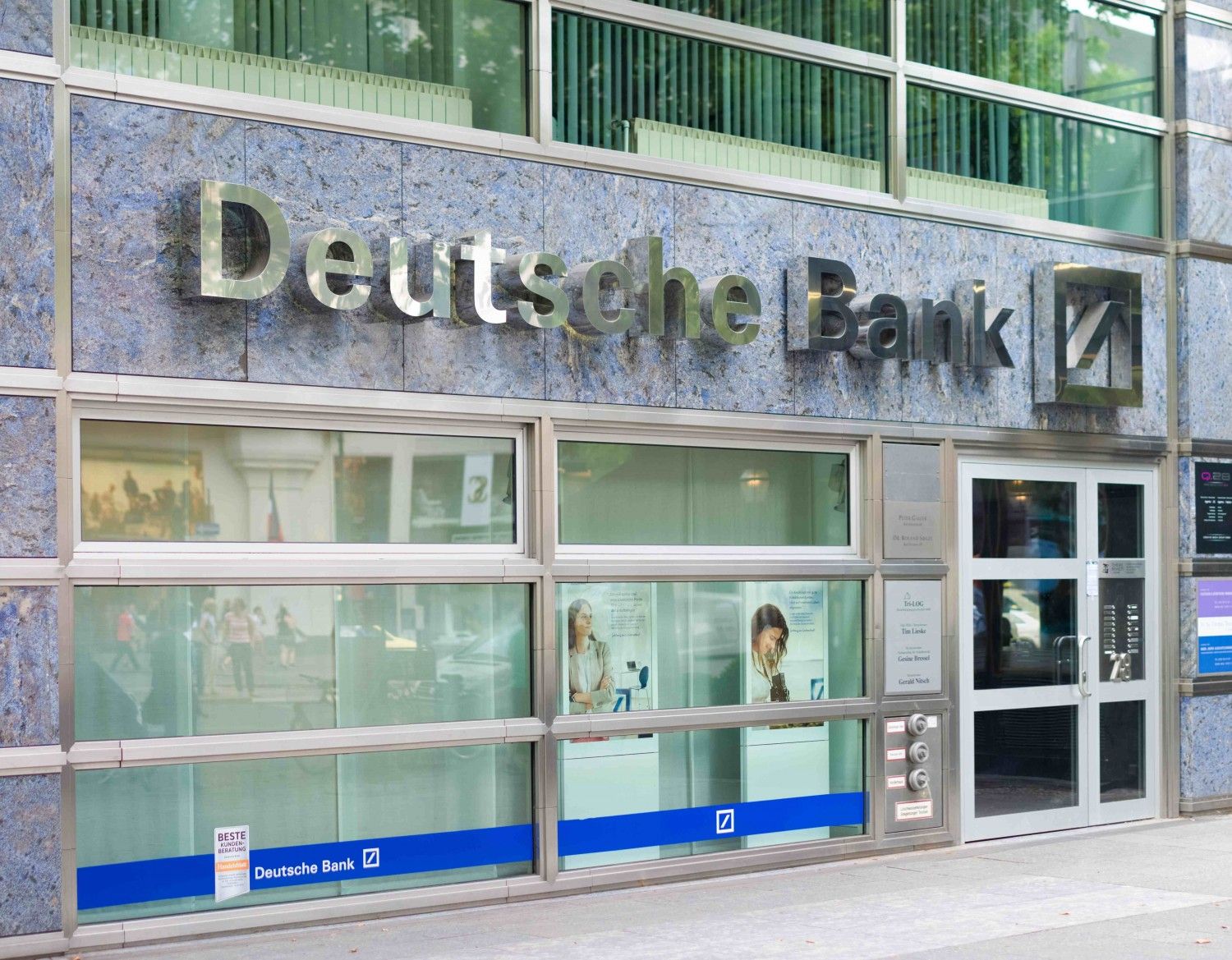 Deutsche Bank: Blockchain Can Help Banks Defend Business Models