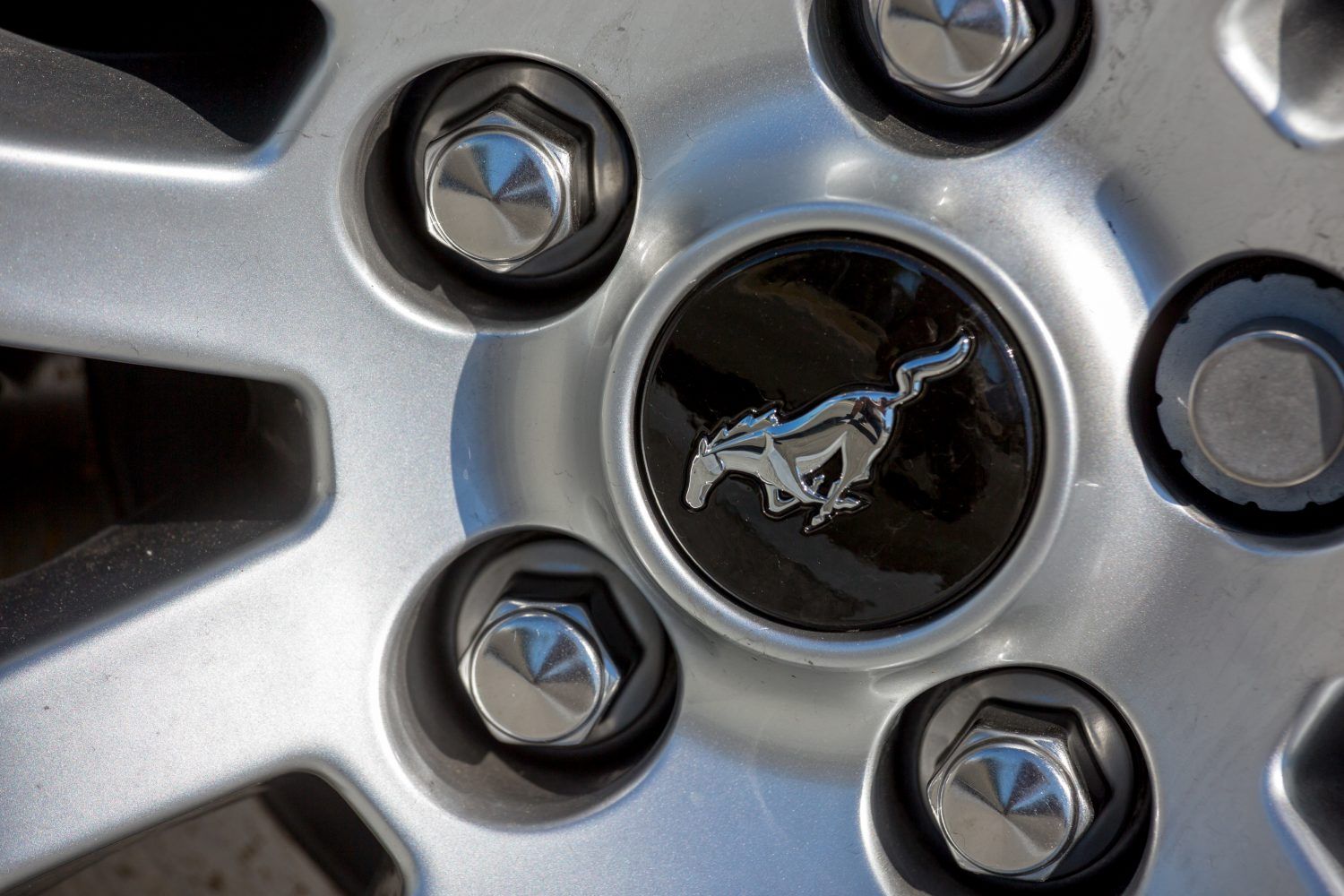 Ford Patent Envisions Car-to-Car Crypto Transactions