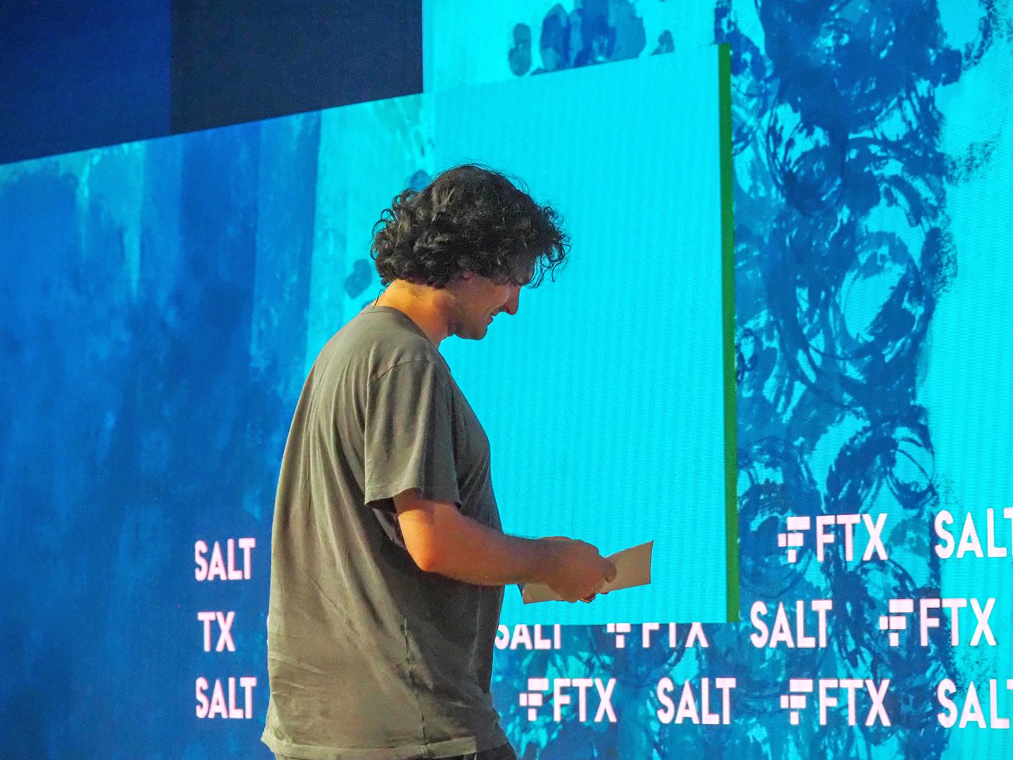 FTX Files for Bankruptcy Protection in US; CEO Bankman-Fried Resigns