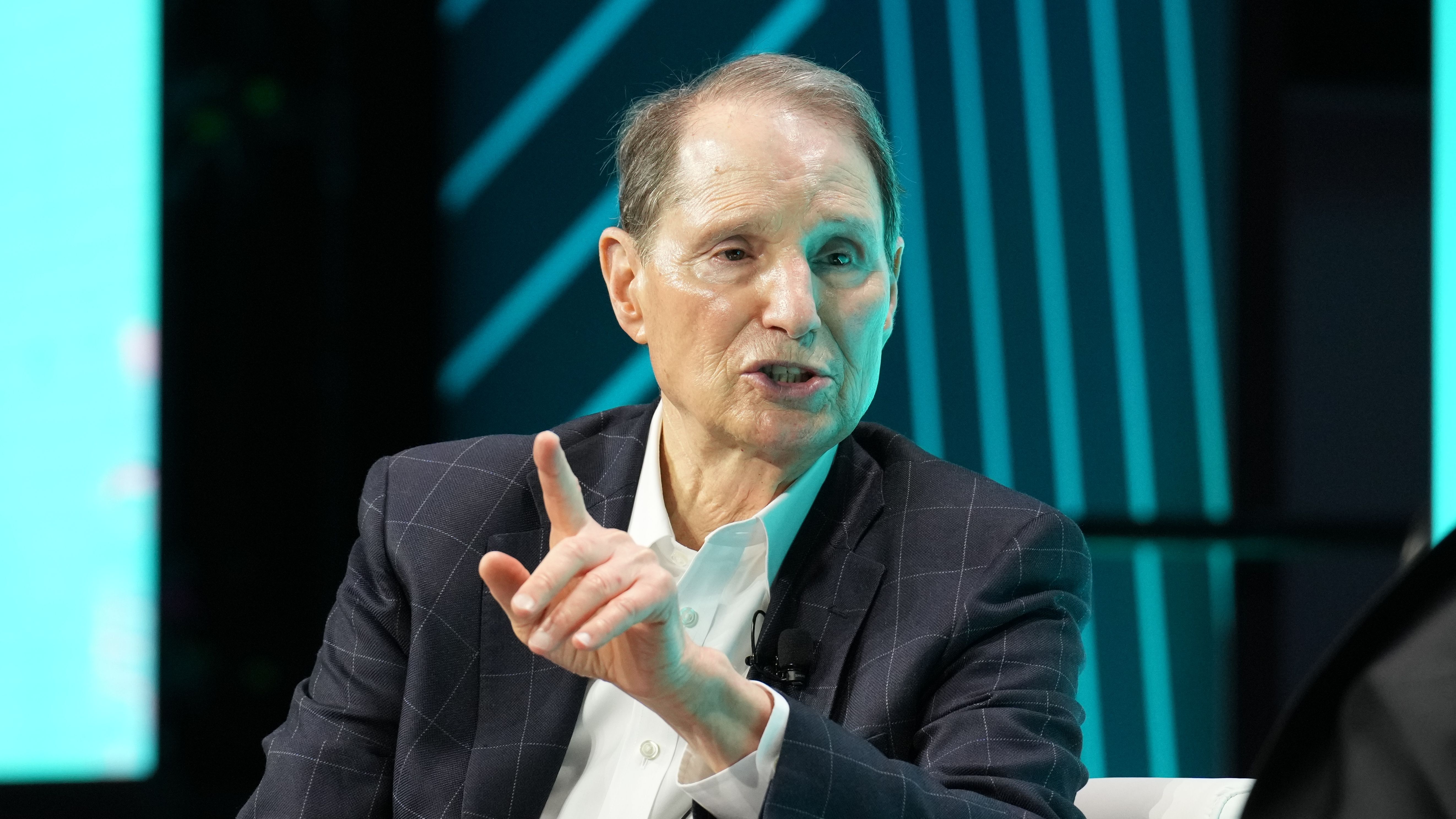 U.S. Sen. Wyden: House 'Right' to Pursue Crypto Bill, Late in Session ...